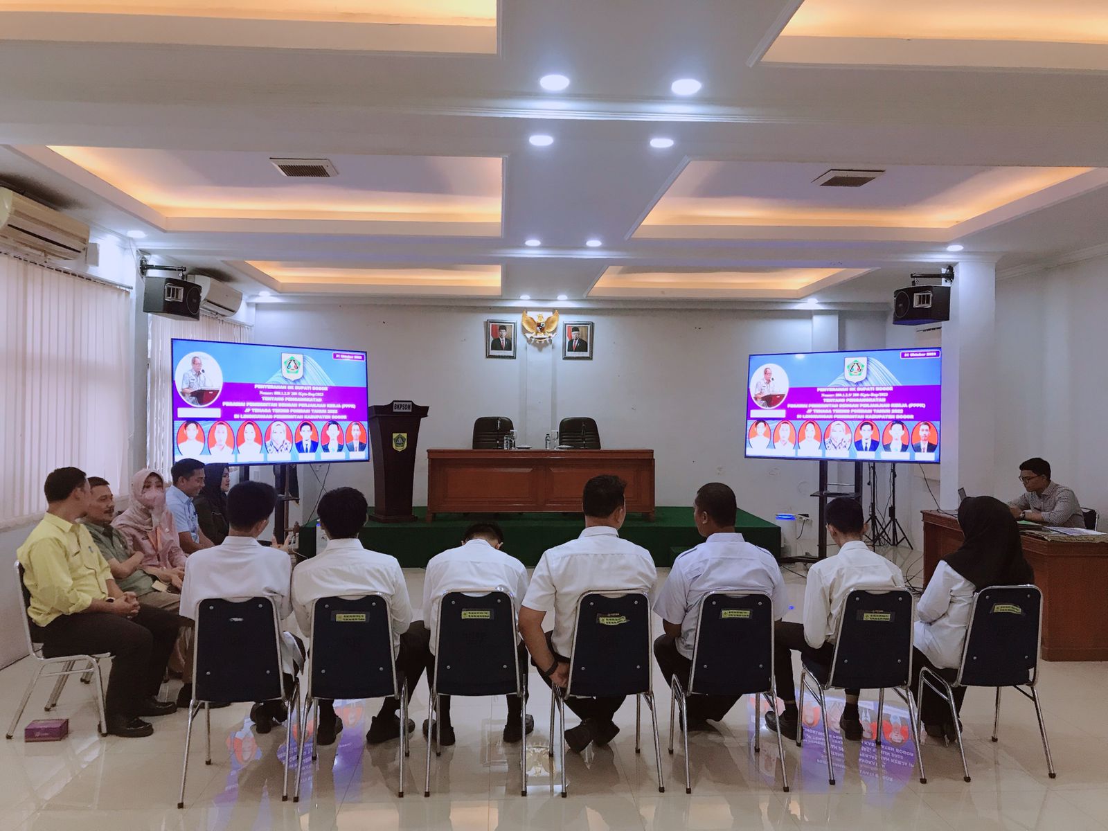 Penyerahan 7 SK Pengangkatan Pegawai Pemerintah dengan Perjanjian Kerja JF Tenaga Teknis Formasi ...